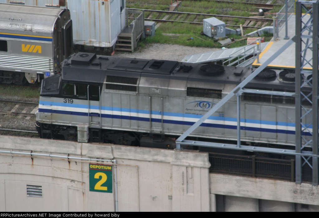 AMTK 319 backing into Gare Centrale